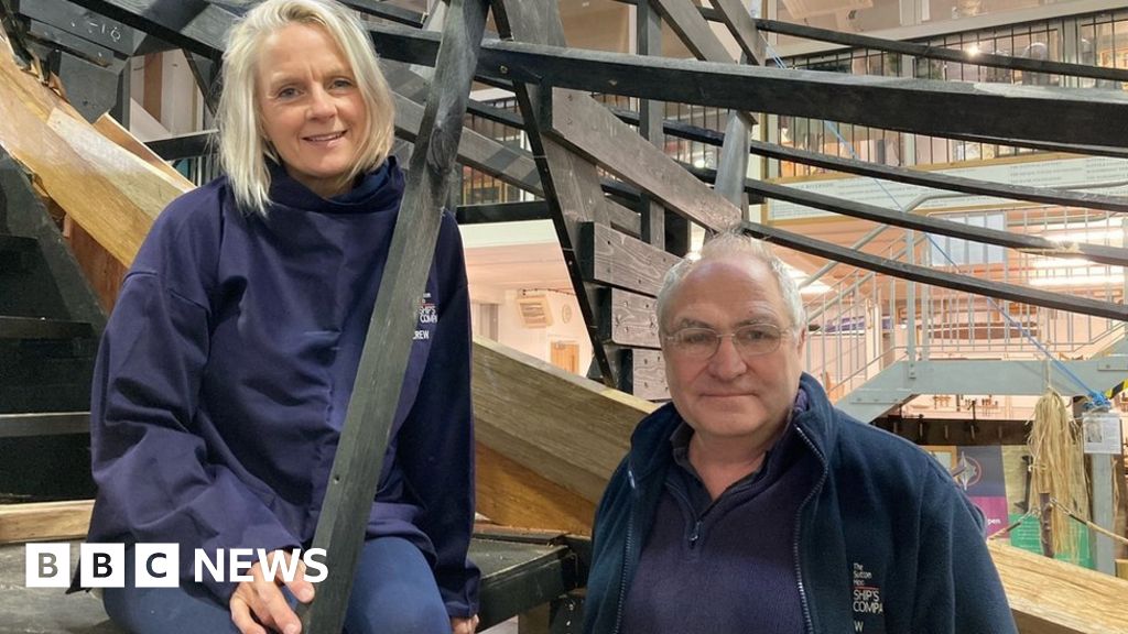 Sutton Hoo ship replica build takes next step forward - BBC News