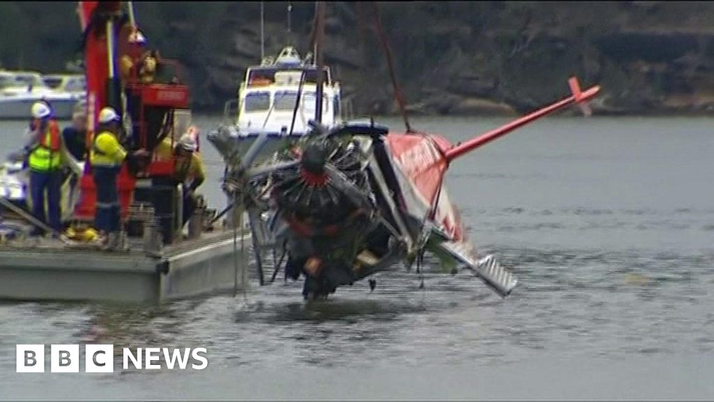 Sydney seaplane crash: Recovery operation - BBC News