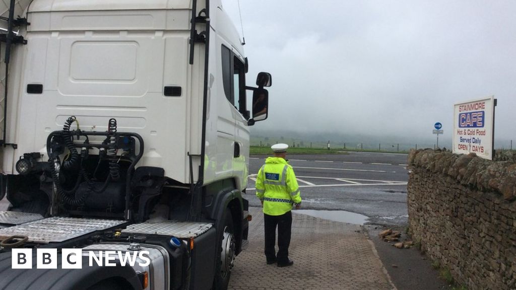 Drivers tell court of 'precarious' A66 crash scene - BBC News