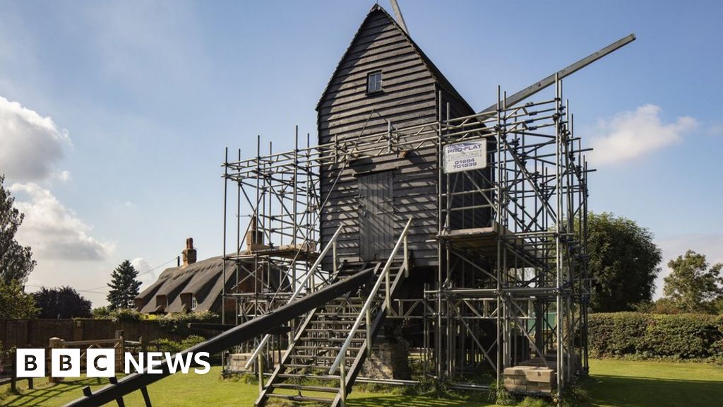 Bourn Mill: Volunteers hope ancient windmill can be saved - BBC News
