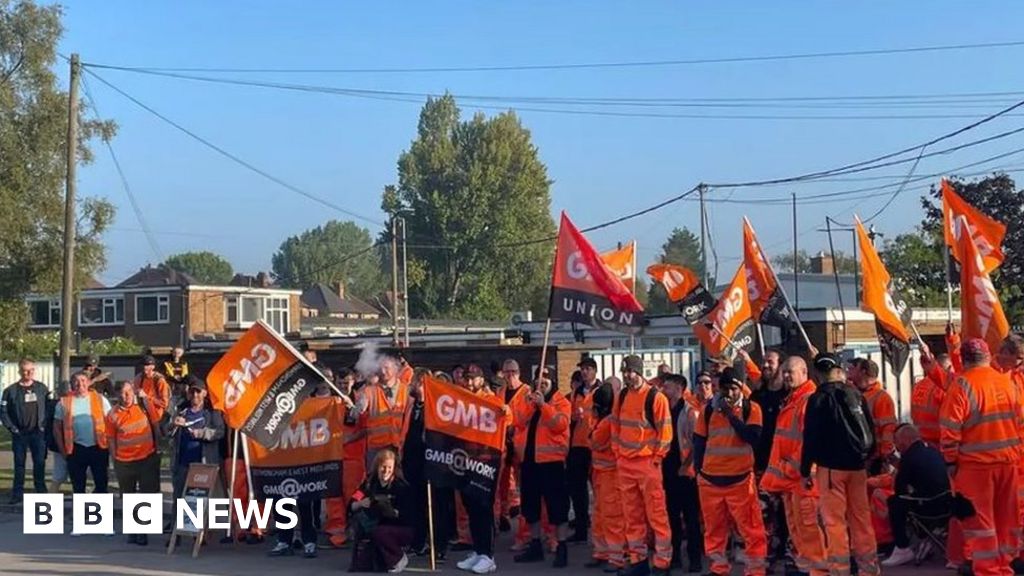 Solihull Bin Strikes Suspended As Workers Accept Pay Offer Bbc News