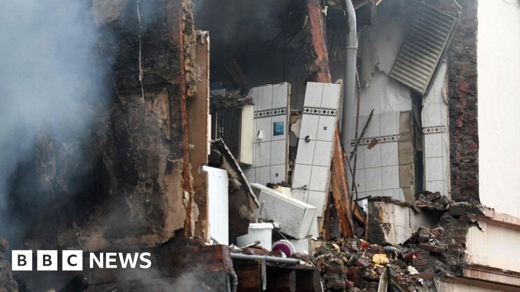 Germany building explosion injures 25