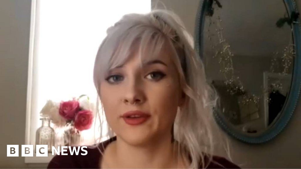 Endometriosis: 'I was left to suffer in silence' - BBC News