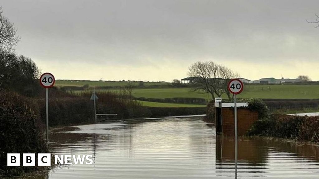 Flood warning for Wales after heavy rain