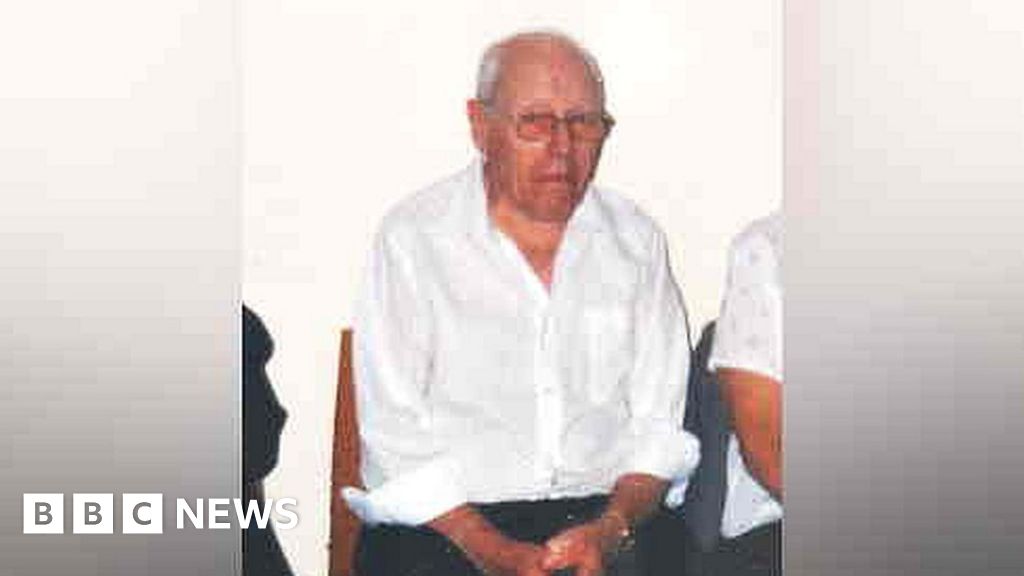 Pitsea crash: Family pay tribute to man, 92, killed in collision - BBC News