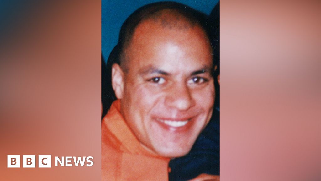 Shadwell stabbing: £30,000 reward offered to solve 1987 murder - BBC News