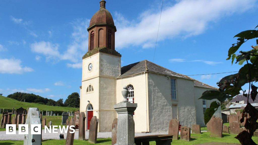 The Kirkbean church bell with links to two Scots naval pioneers - BBC News
