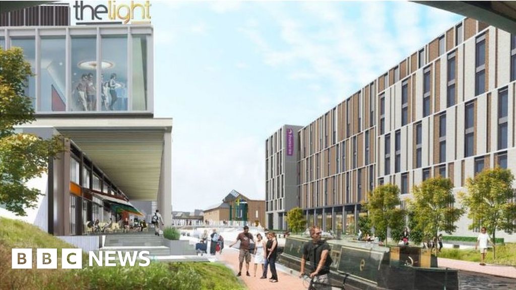 Banbury Castle Quay 2 leisure scheme bought by council - BBC News