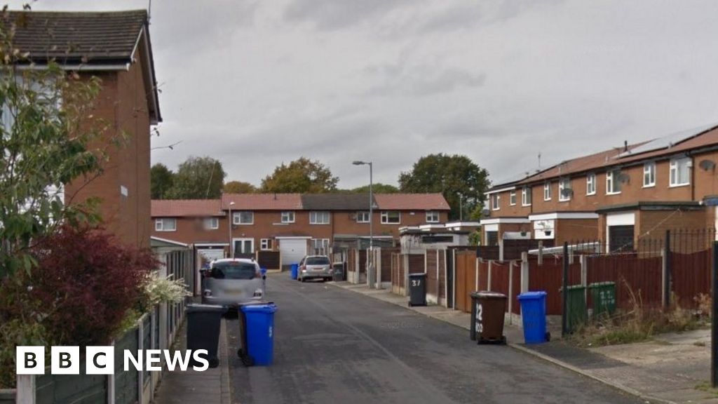 Denton stabbing: Three people injured in stabbing - BBC News