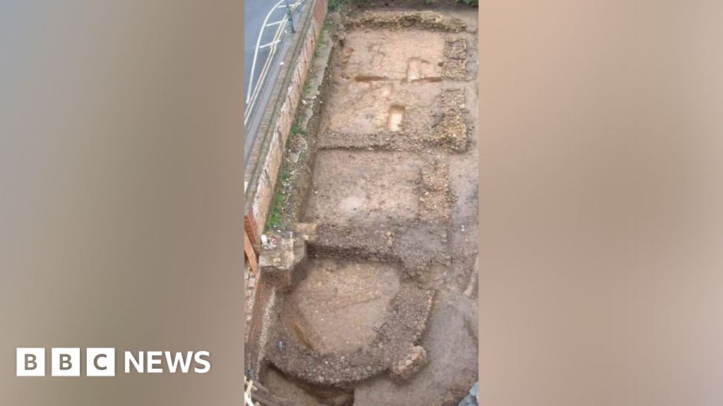 York skeleton reveals lifestyle of medieval anchoress - BBC News