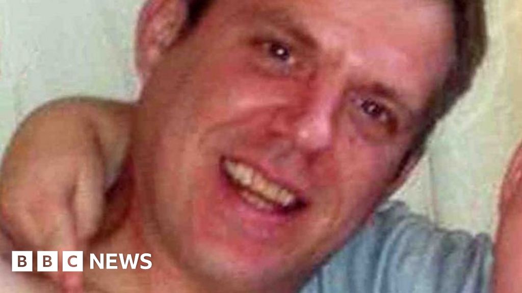 Cardiff company fined after steel worker 'crushed by beam' - BBC News