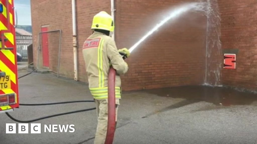 Retained firefighting rewarding job, recruits say - BBC News