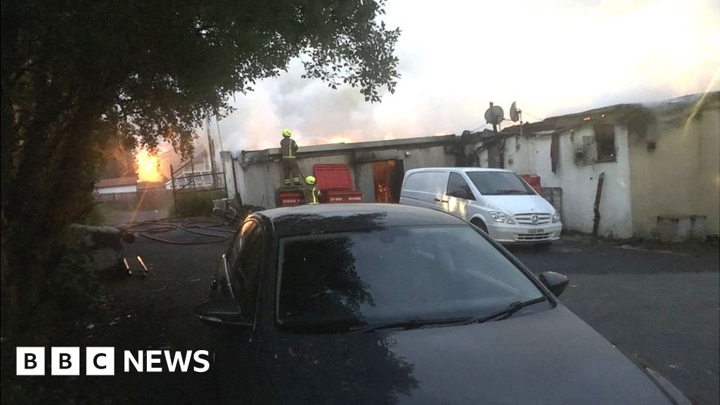 Motherwell water supply warning as fire tackled - BBC News