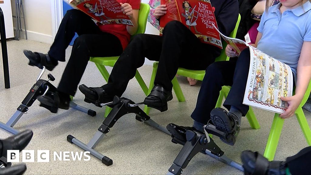 Lowestoft pupils use pedal power to accelerate learning - BBC News