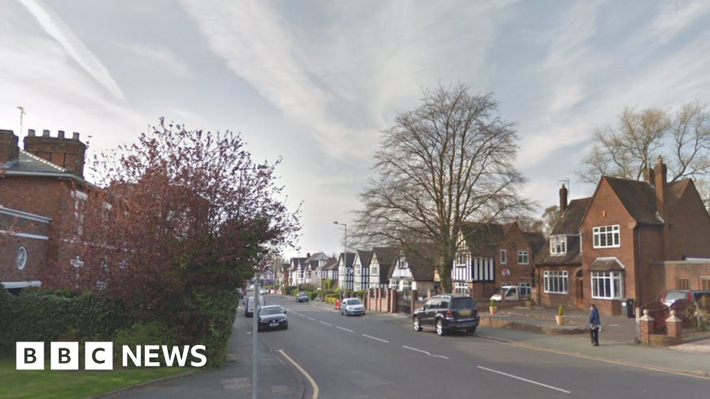 Wolverhampton stabbing: Attempted murder arrest - BBC News