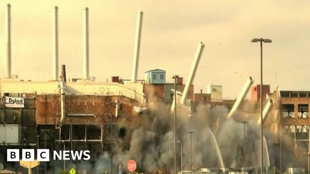 Controlled blast brings down former Kodak factory - BBC News