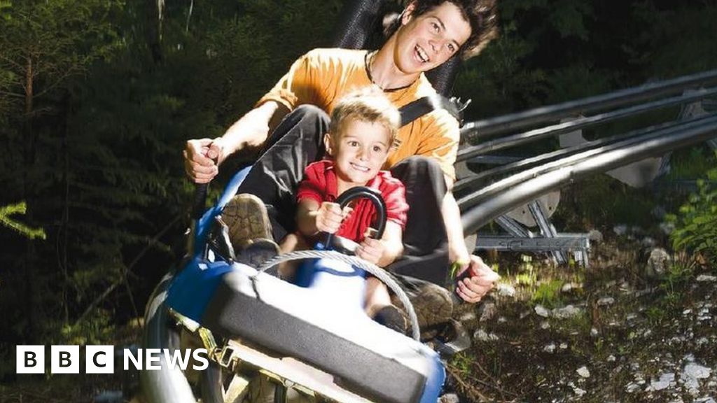 'UK's first' alpine coaster gets go-ahead in Snowdonia - BBC News