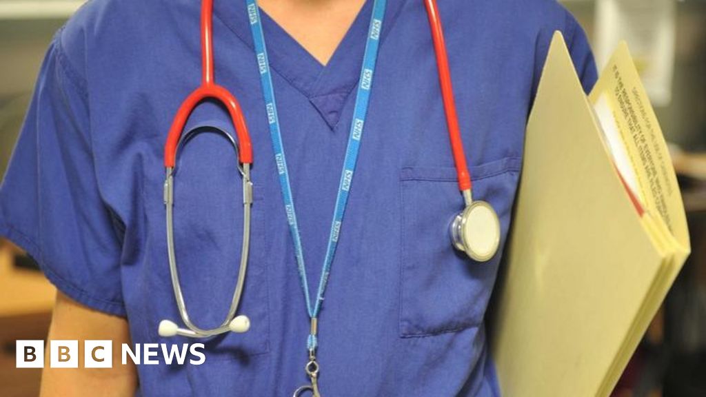 NHS Scotland staff 'less positive' about jobs - BBC News