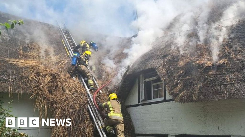 Sixty firefighters tackling Urchfont thatched property fire - BBC News