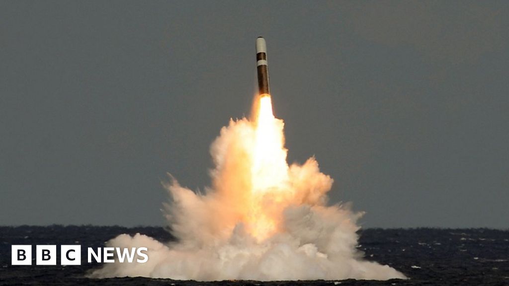 Trident missile nose cap lands in Bahamas - BBC News