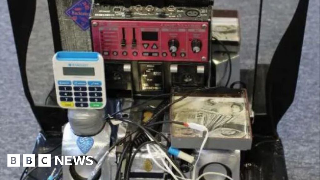 Tony Colston-Hayter: Brighton fraud machine maker jailed - BBC News