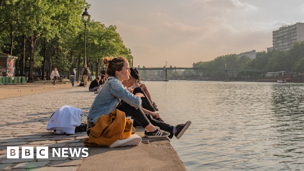 The puzzle of how many Brits abroad there really are - BBC News