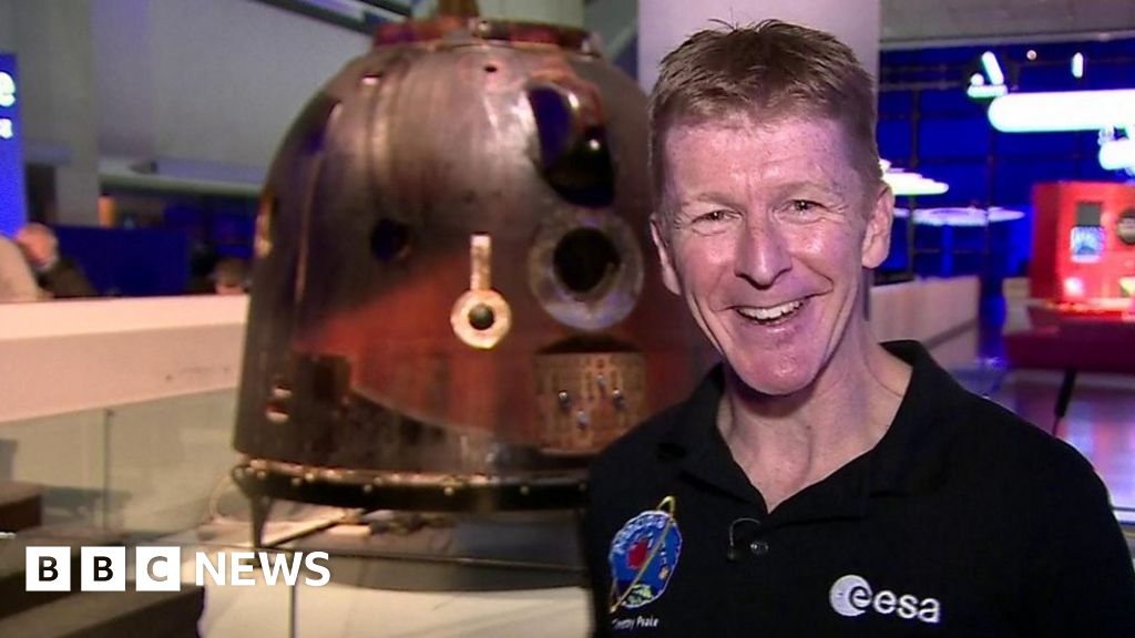 Tim Peake's capsule goes on display at Science Museum - BBC News
