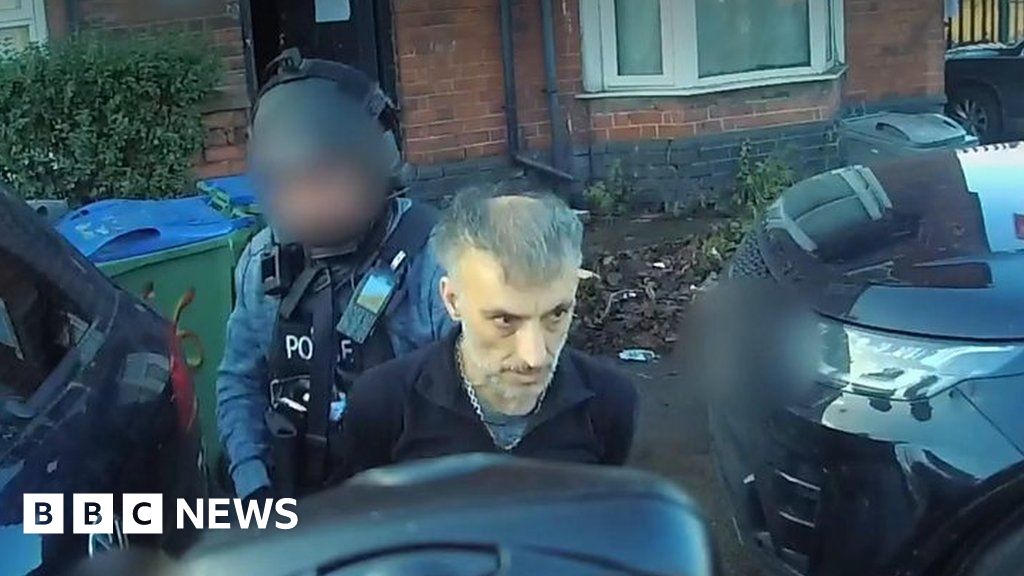 Police raid in Smethwick uncovers gun workshop - BBC News