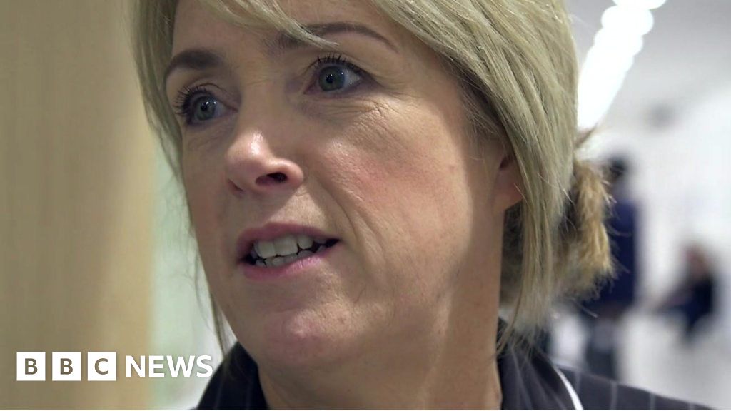A day in the life of a matron in her busy emergency care unit - BBC News