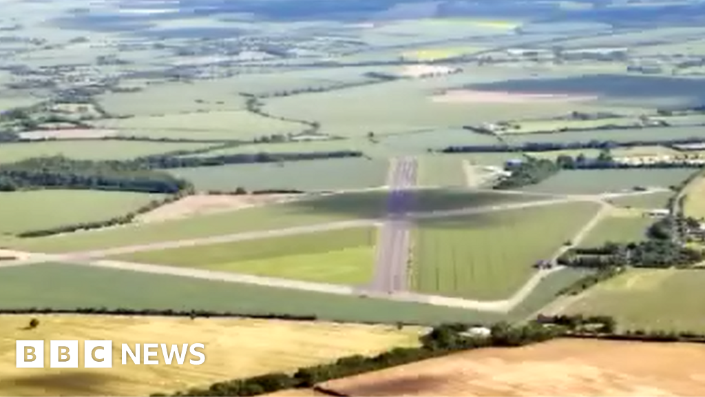 Bourn Airfield near-miss: Pilot's 'swift actions' avoided crash - BBC News