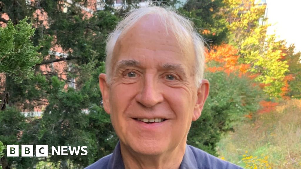 Cambridge Half Marathon debut for 73-year-old novice - BBC News