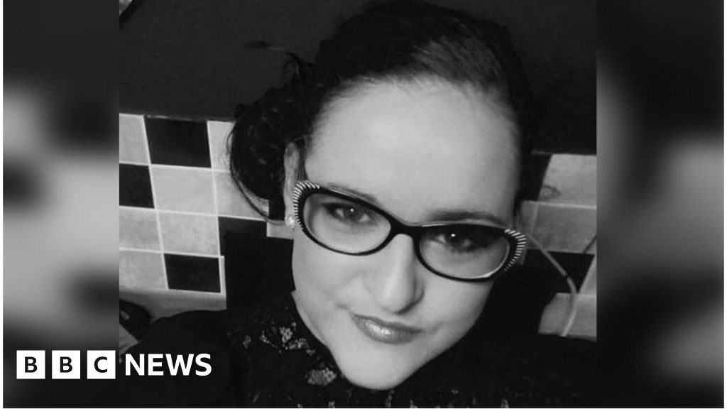Leanne Williams' life with Bipolar disorder - BBC News