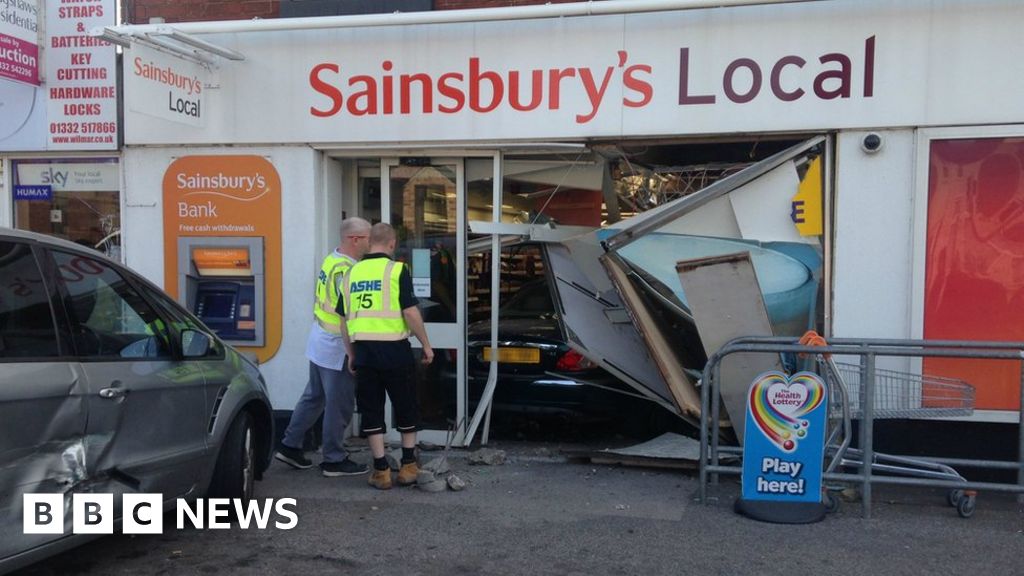 Car crashes through supermarket doors in Derbyshire - BBC News