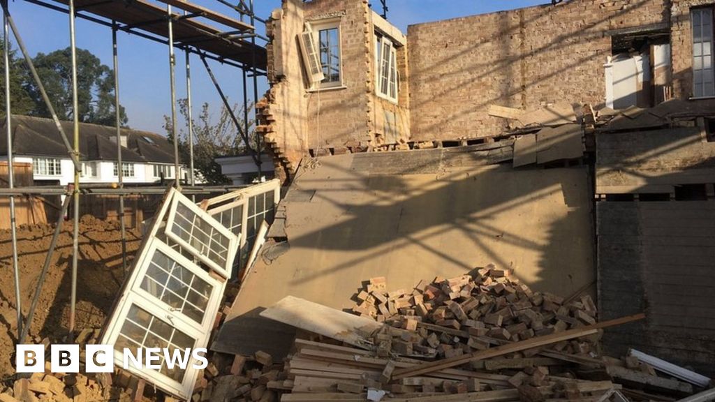 '£1m house' in Kingston collapses into rubble - BBC News