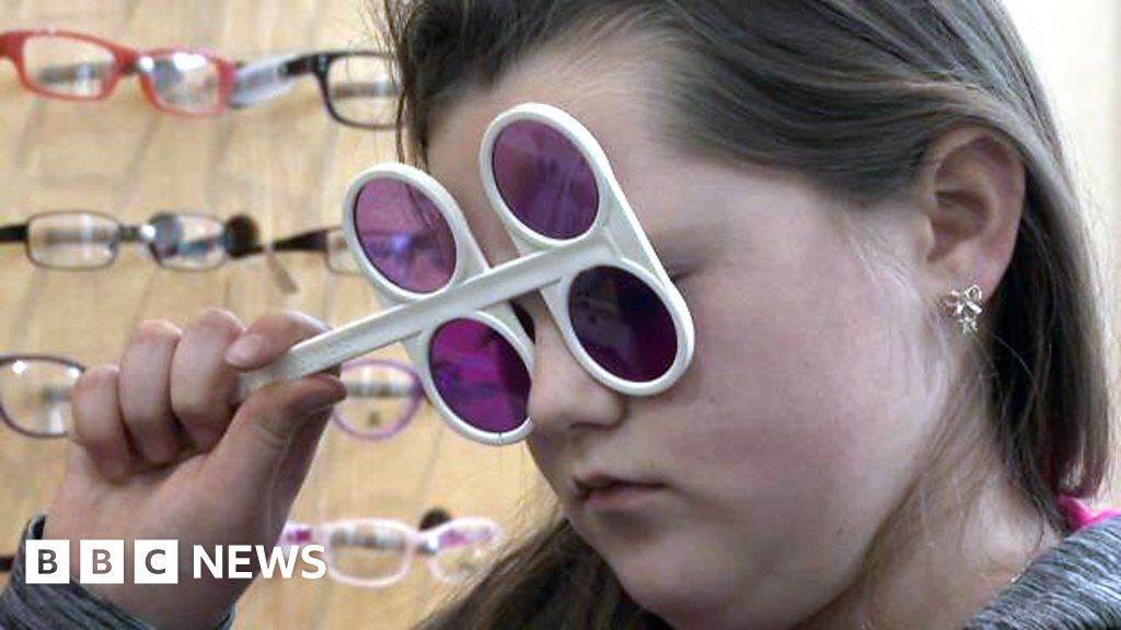 Optician struck off over tinted lenses 'cures'