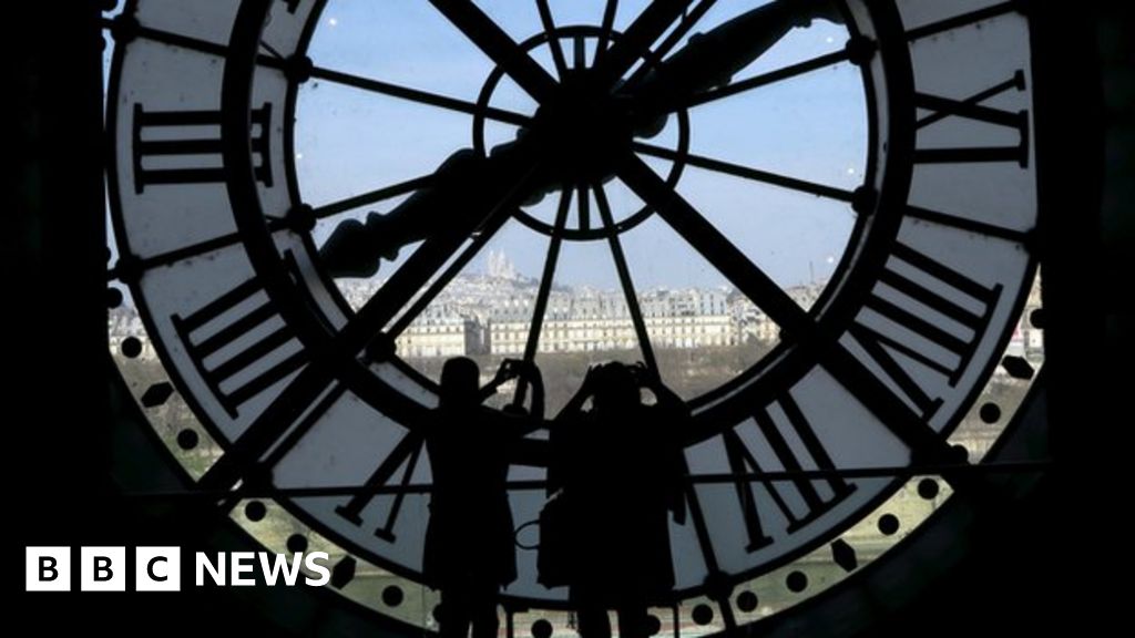 'Leap second' added for first time in three years - BBC News