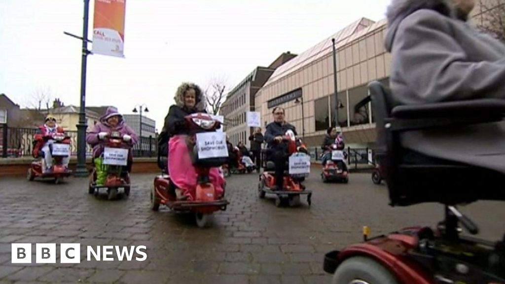 Shopmobility cuts protest staged in Luton - BBC News