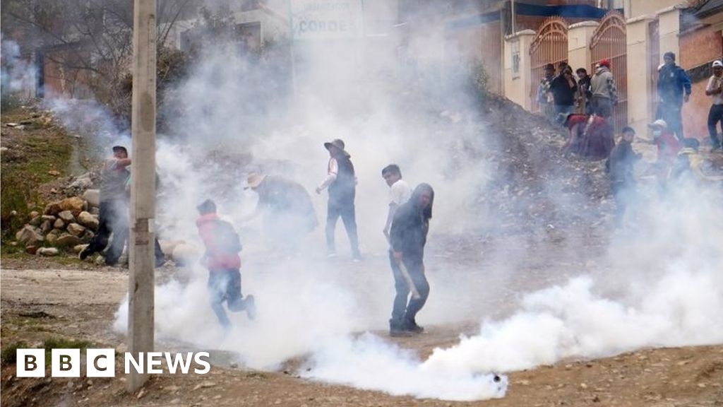 Bolivia crisis: Clashes follow President Morales' resignation - BBC News