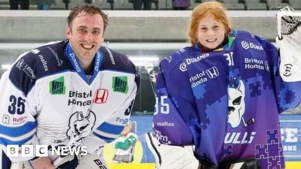 Bristol Pitbulls fan, 10, skating 50 miles for stricken netkeeper - BBC ...