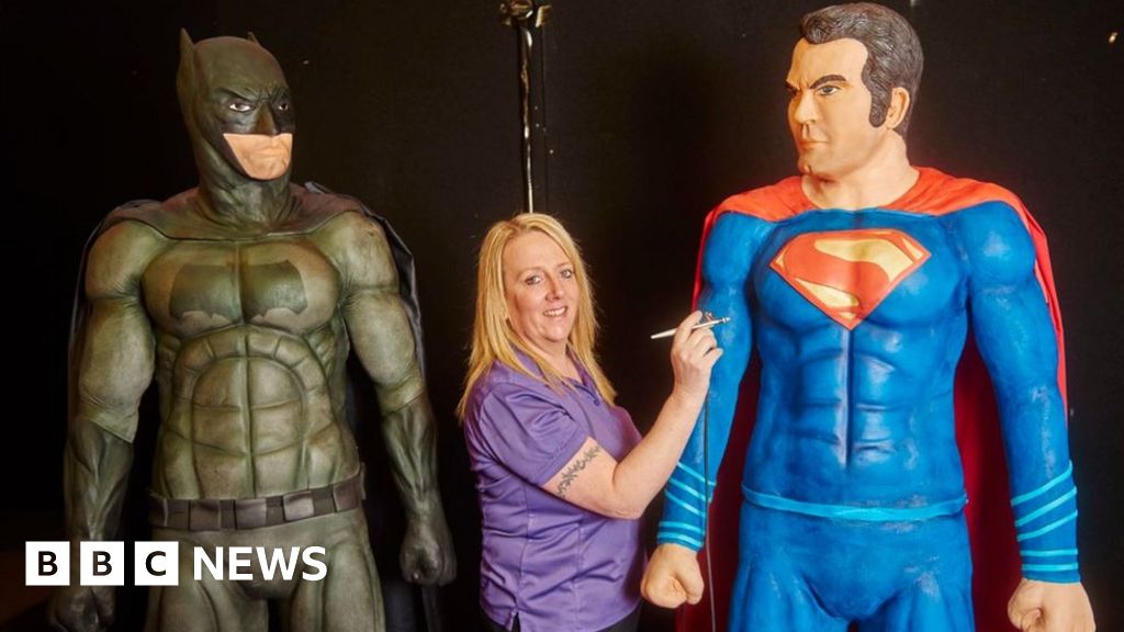 Lifesize superhero cakes at Birmingham NEC exhibition - BBC News