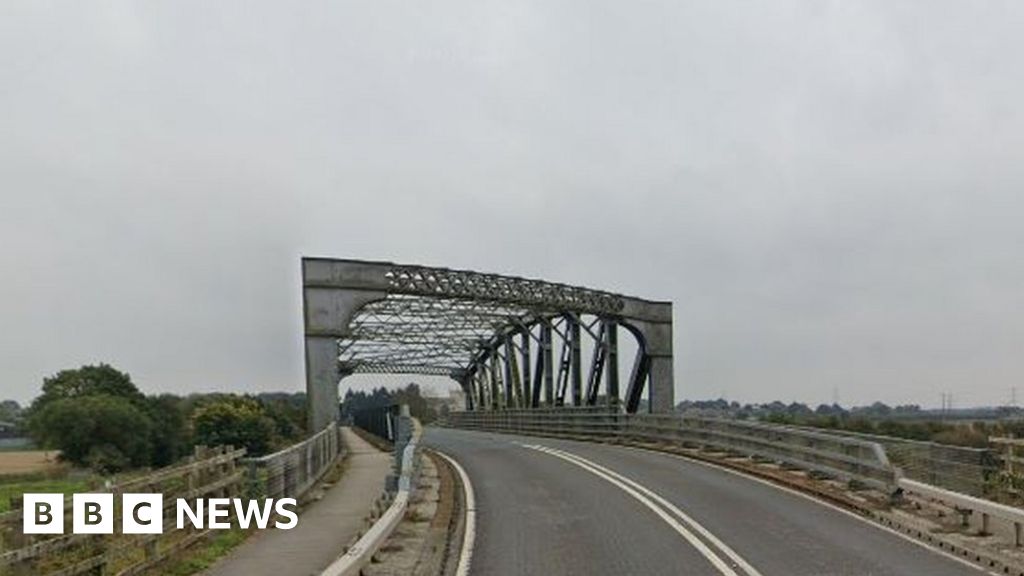 Snaith crash: Motorcyclist dies in lorry crash on bridge