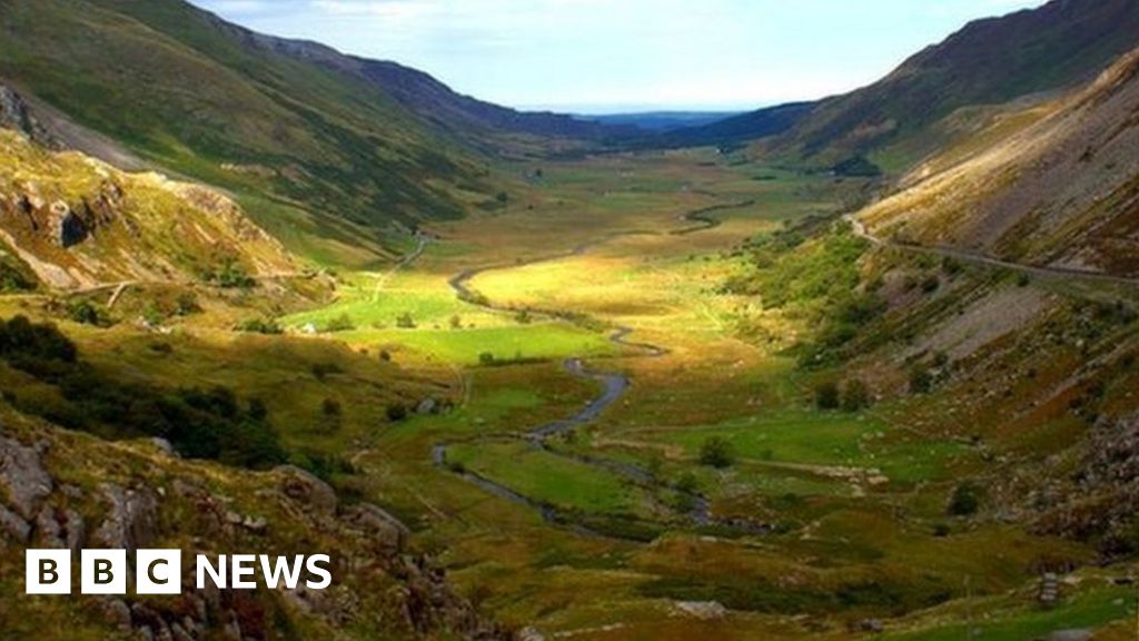 Snowdonia walker rescued after collapsing on footpath - BBC News