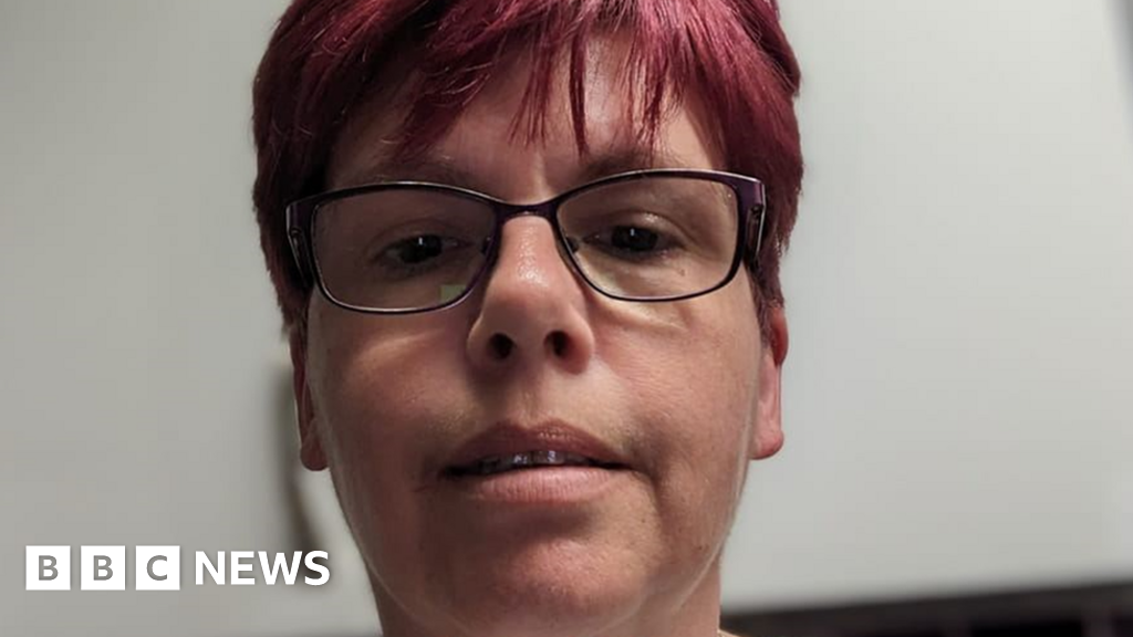 Ludlow mum with cancer launches appeal for sake of son - BBC News