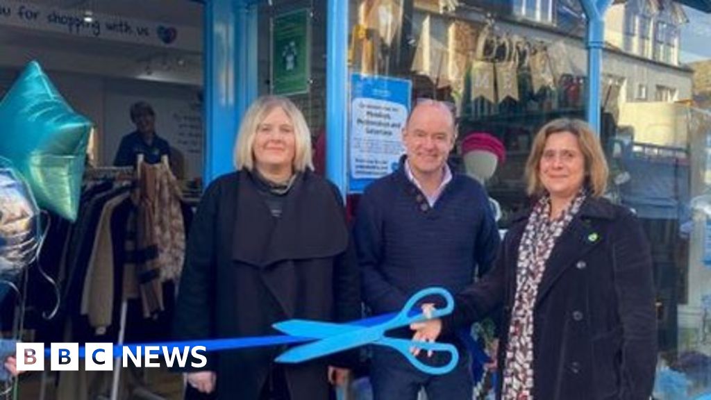 New Winchcombe shop has "something for everyone" - BBC News
