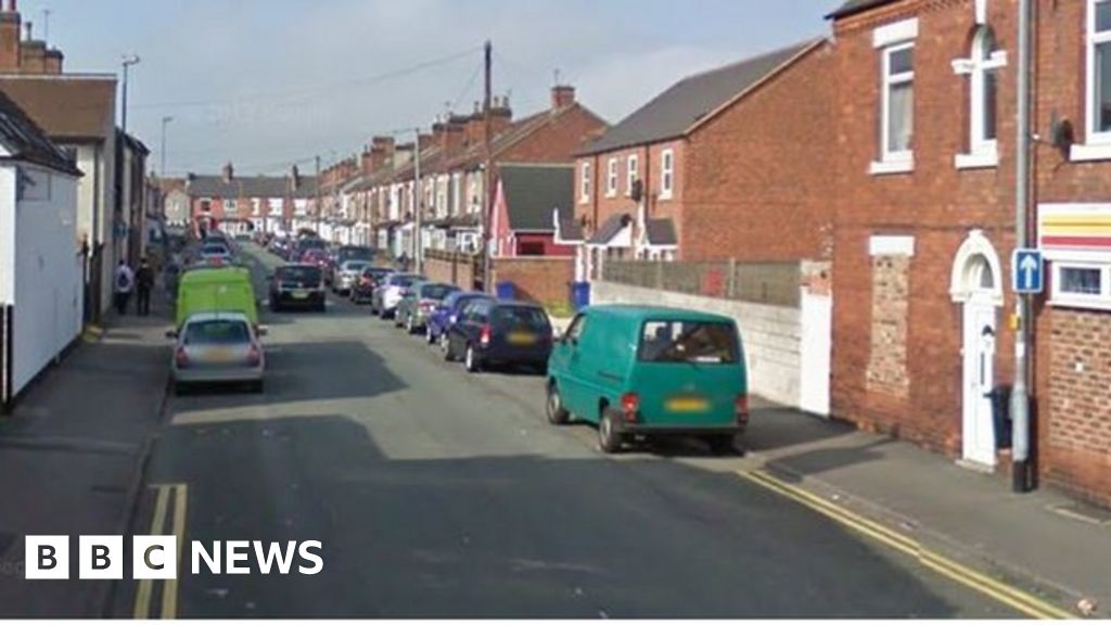 Six arrested in Burton-upon-Trent murder probe - BBC News