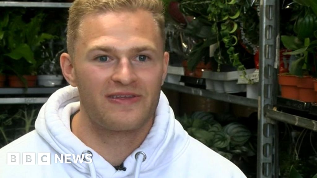 Coronavirus: Former pilot cultivates new online plant business - BBC News