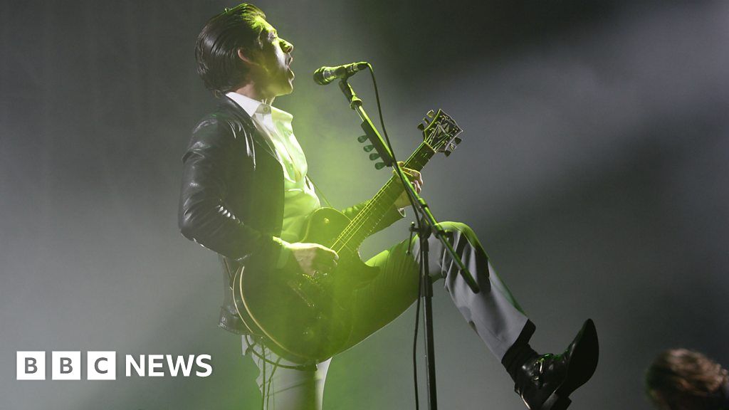 Arctic Monkeys boss on ticket touts - BBC News