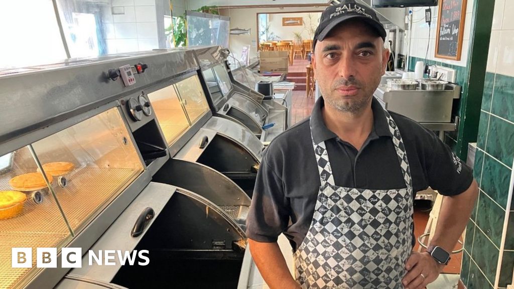 Oswestry chip shop owner raises prices amid rising costs - BBC News