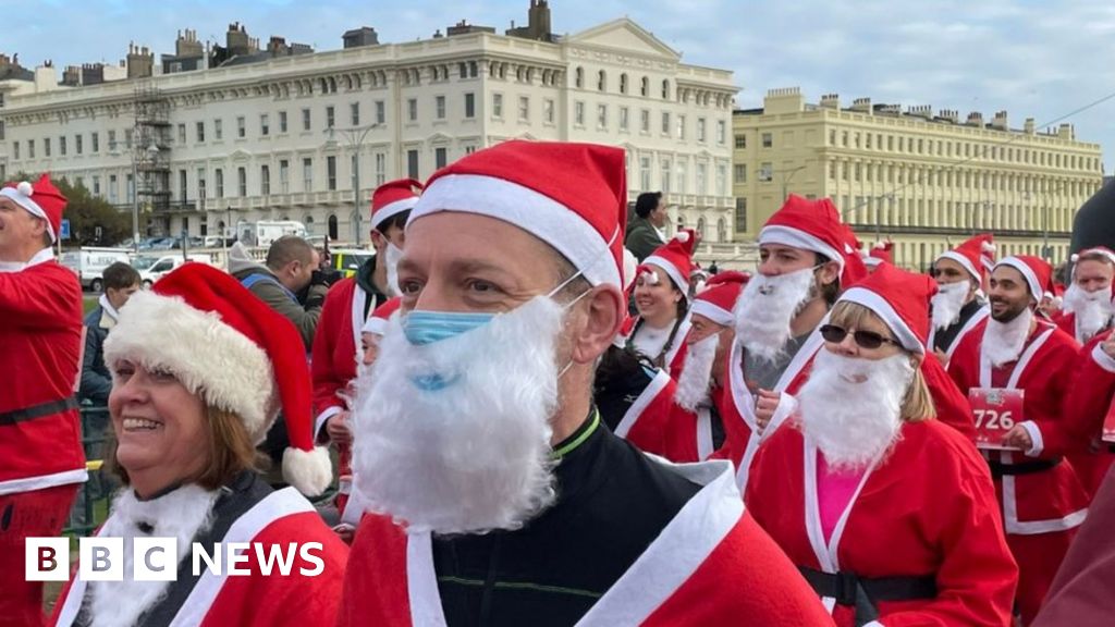 Brighton Santa Dash: Hundreds take part in seafront 5K run - BBC News