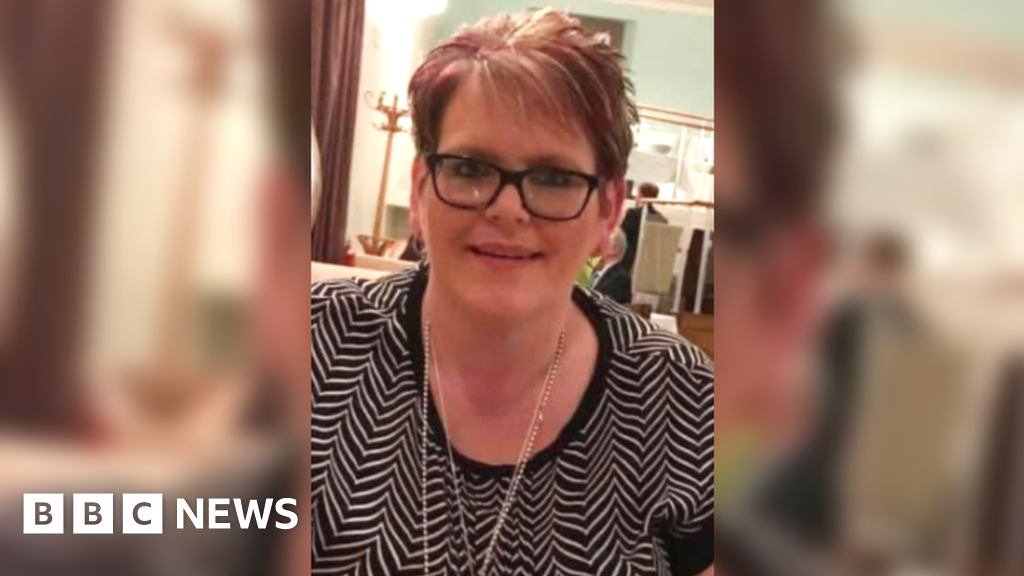 Covid: Tributes to 'bubbly, lovely' hospital receptionist - BBC News